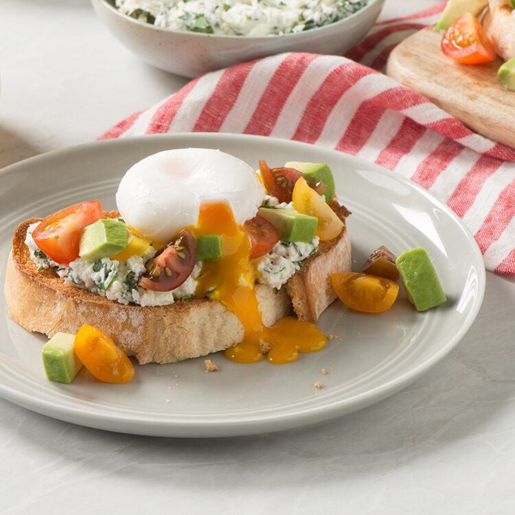 Pain grillé ricotta avec œufs frits - Lesoeufs.ca